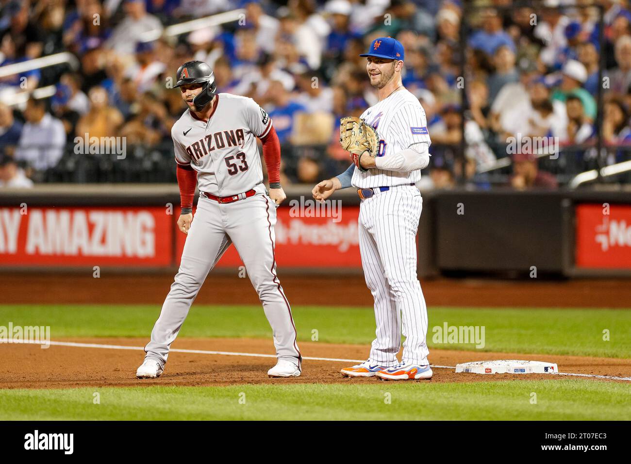 New York Mets first baseman Pete Alonso (20) and Arizona Diamondbacks ...