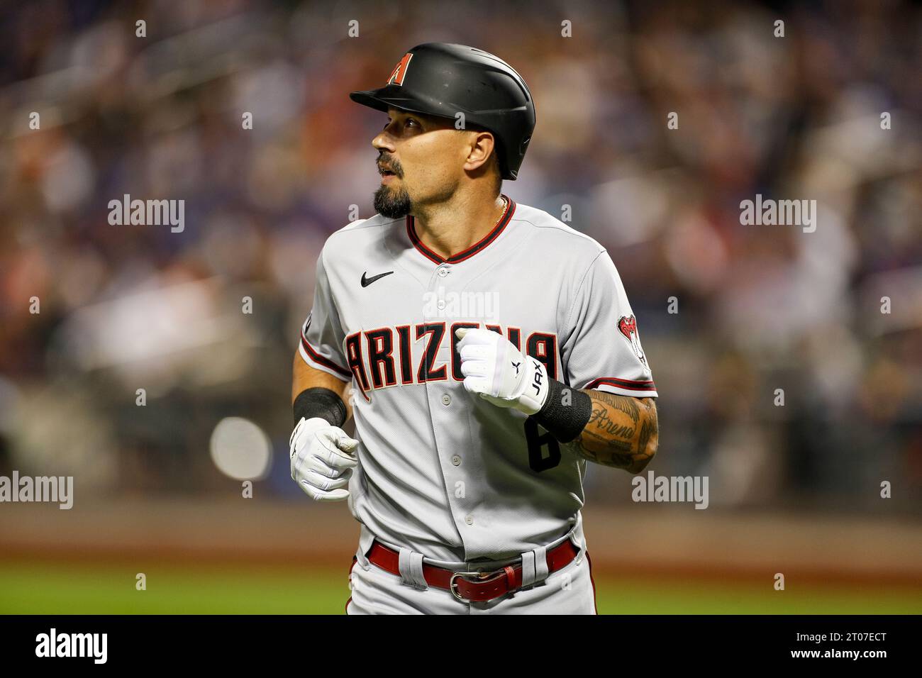Arizona Diamondbacks third baseman Jace Peterson (6) jogs on the field ...