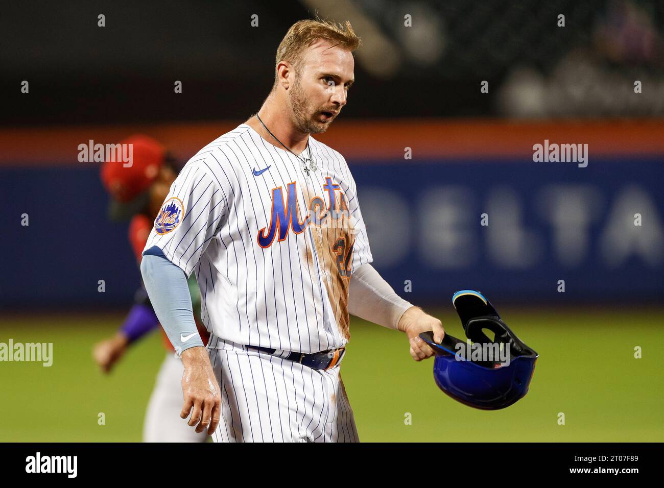 New York Mets first baseman Pete Alonso (20) reacts after an at bat ...