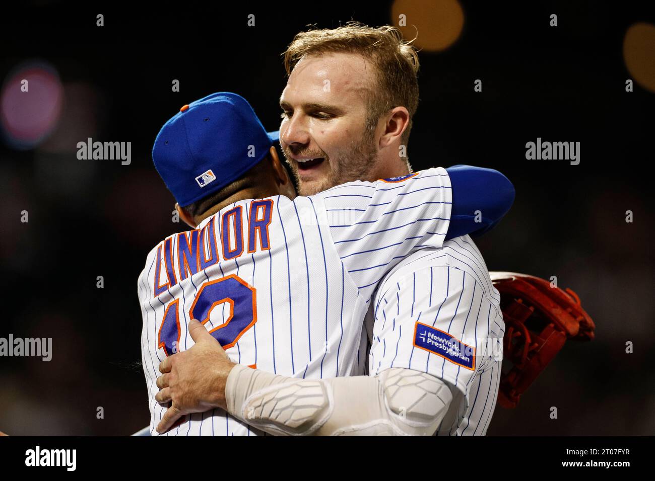New York Mets first baseman Pete Alonso (20) hugs Francisco Lindor (12 ...