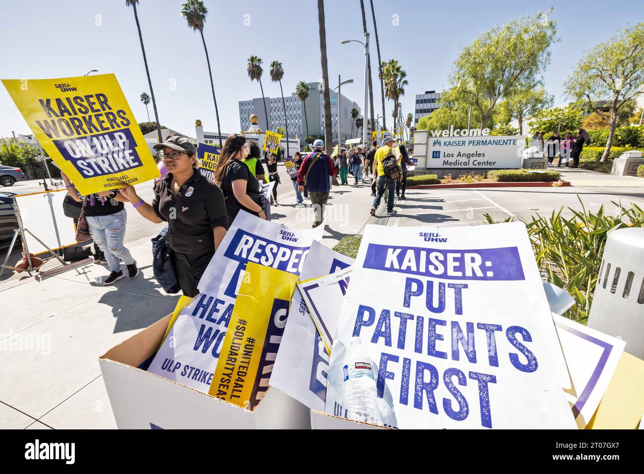 Los Angeles, USA. 04th Oct, 2023. 75000 unionized SEIU-UHW workers went ...