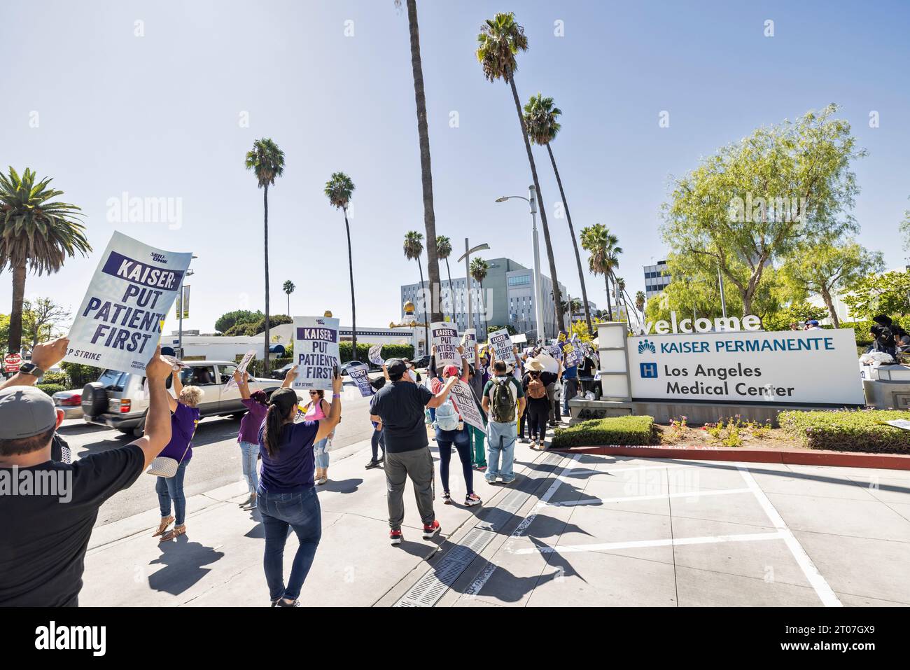 Los Angeles, USA. 04th Oct, 2023. 75000 unionized SEIU-UHW workers went ...