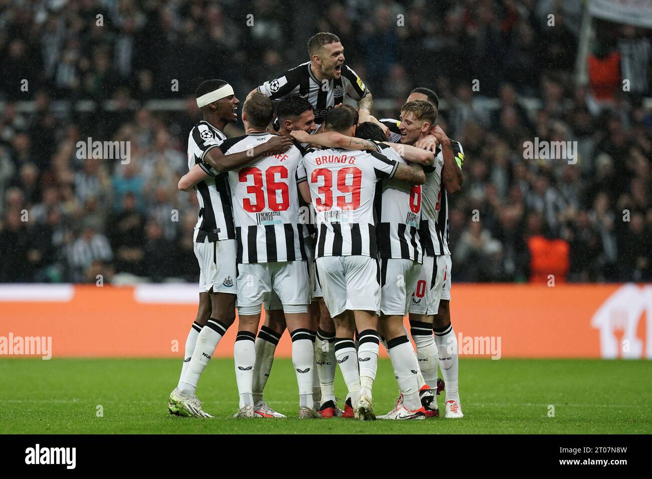 Newcastle, UK. 04th Oct, 2023. Newcastle United defender Dan Burn (33 ...