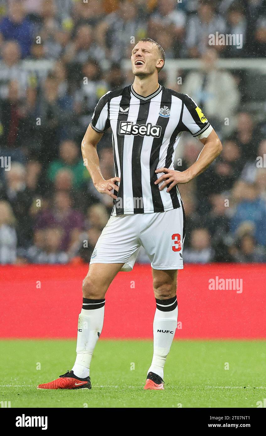 Newcastle united dan burn goal hi-res stock photography and images - Alamy