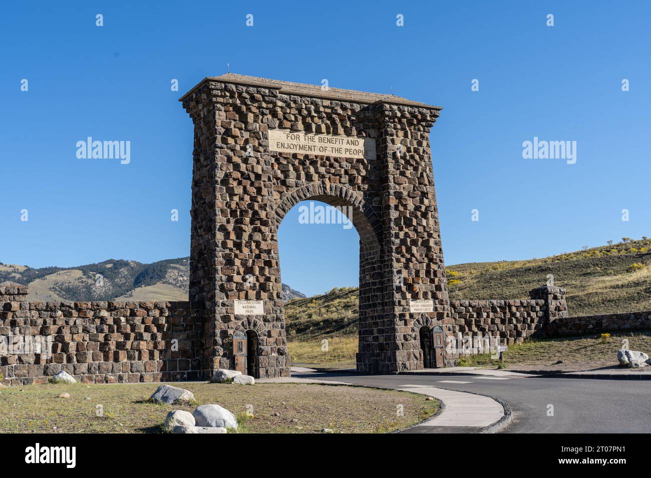 Historic Roosevelt Arch at the North Entrance of Yellowstone National ...