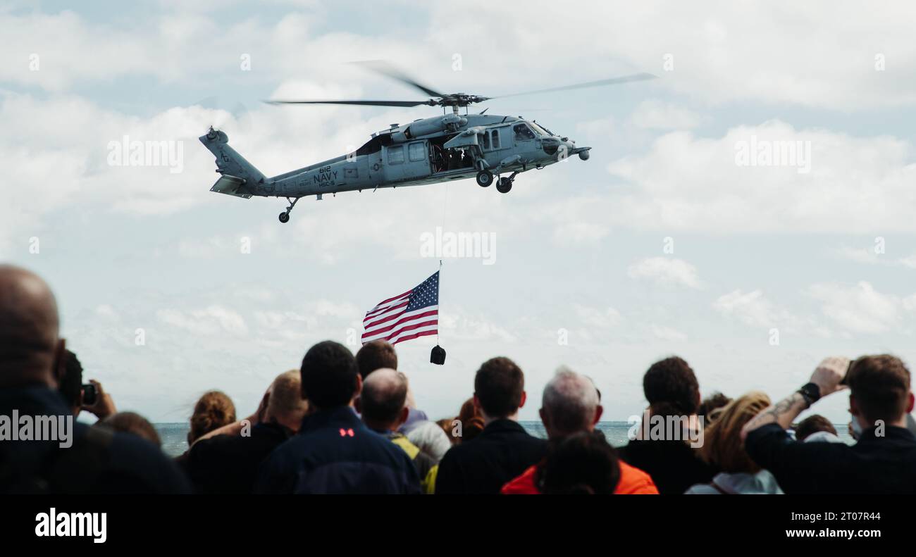 Atlantic Ocean. 24th Sep, 2023. An MH-60S Seahawk helicopter attached ...
