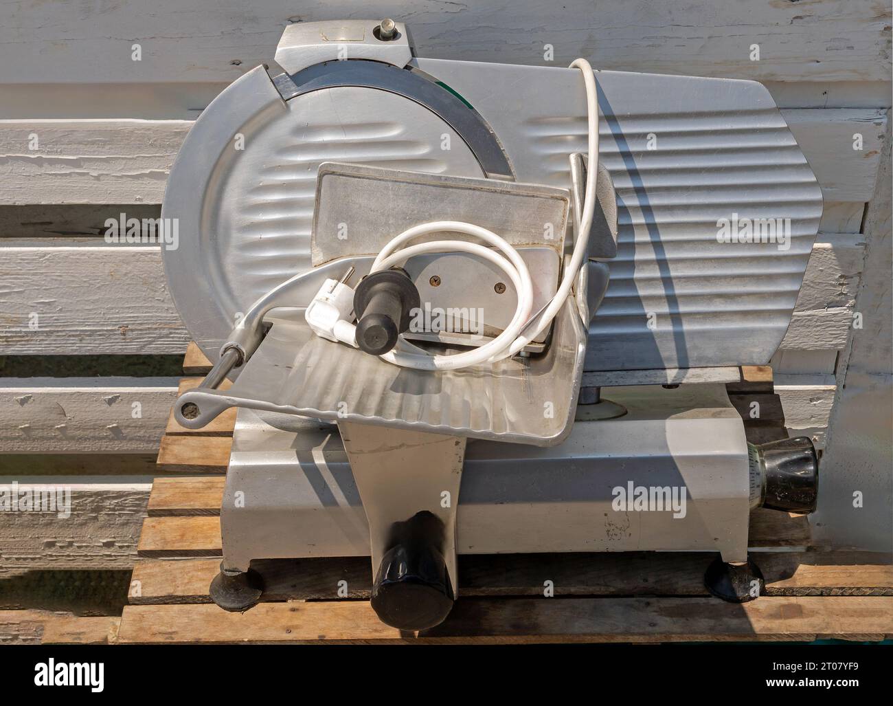 Electric meat slicer machine outdoors on a market stall Stock Photo - Alamy