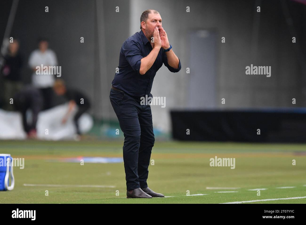 Tokyo, Japan. 1st Oct, 2023. FC Tokyo head coach Peter Cklamovski ...