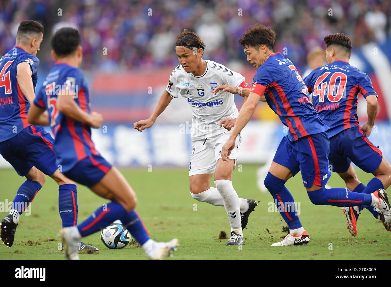 Tokyo, Japan. 1st Oct, 2023. Gamba Osaka's Takashi Usami, center, and ...