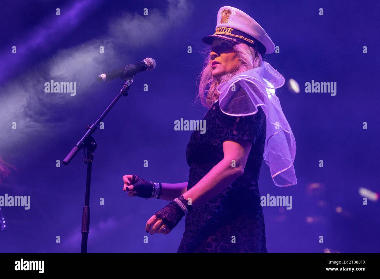 Gretchen Lieberum performs with Maya Rudolph on stage with Prince cover ...