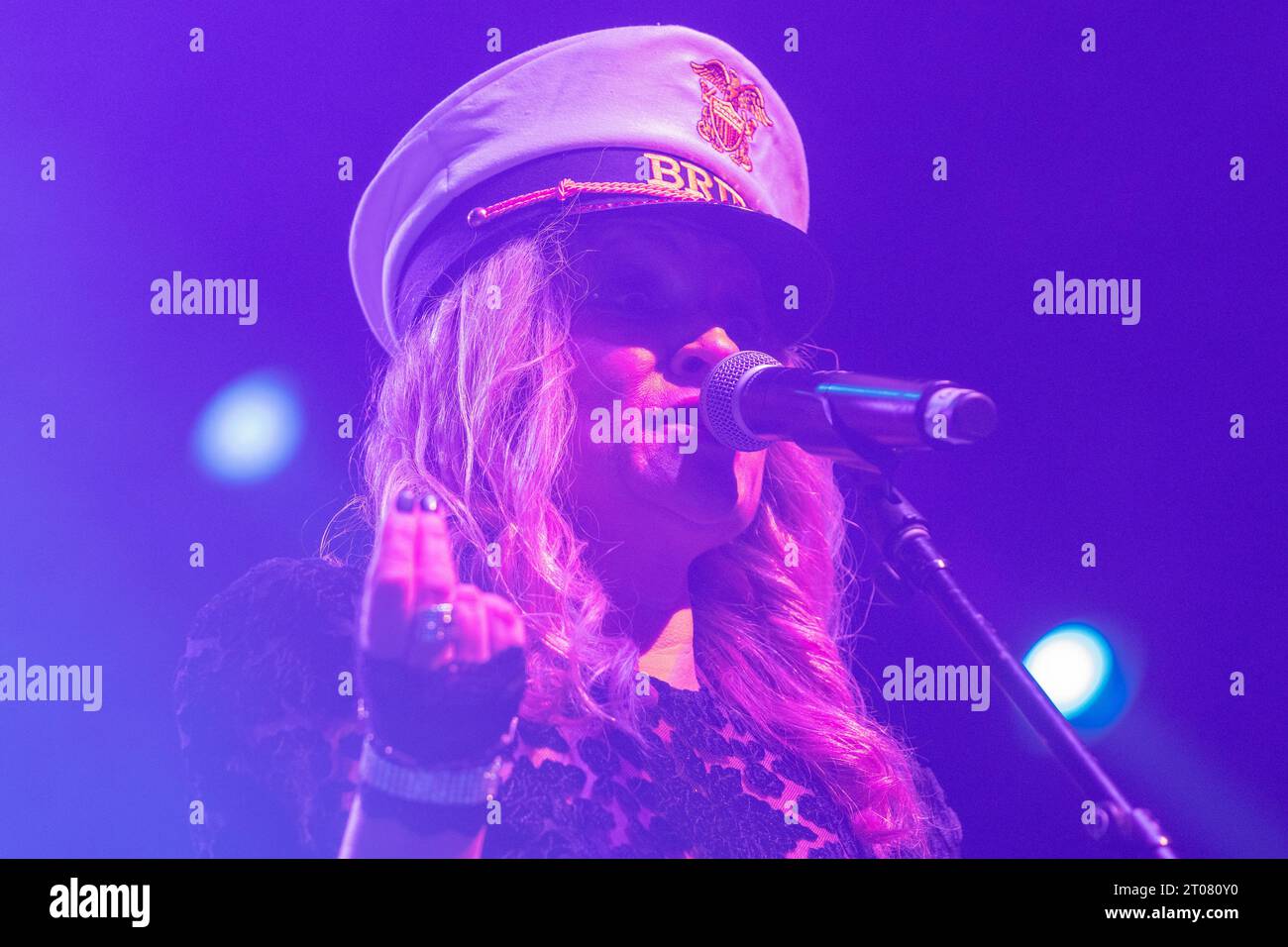 Gretchen Lieberum performs with Maya Rudolph on stage with Prince cover ...
