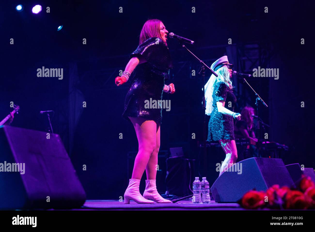 Maya Rudolph and Gretchen Lieberum perform on stage with Prince cover ...