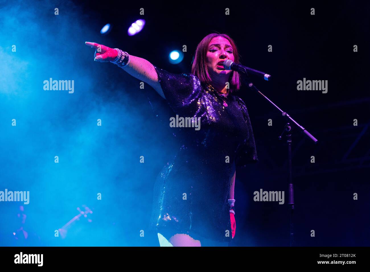 Maya Rudolph performs with Gretchen Lieberum and with Prince cover band ...
