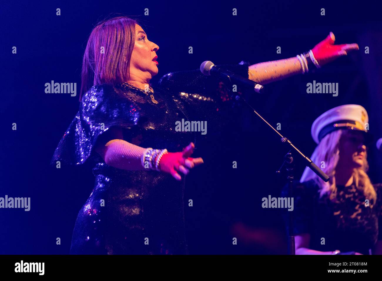 Maya Rudolph performs with Gretchen Lieberum and with Prince cover band ...