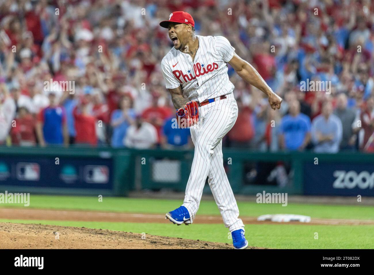 Closing pitcher hi-res stock photography and images - Alamy