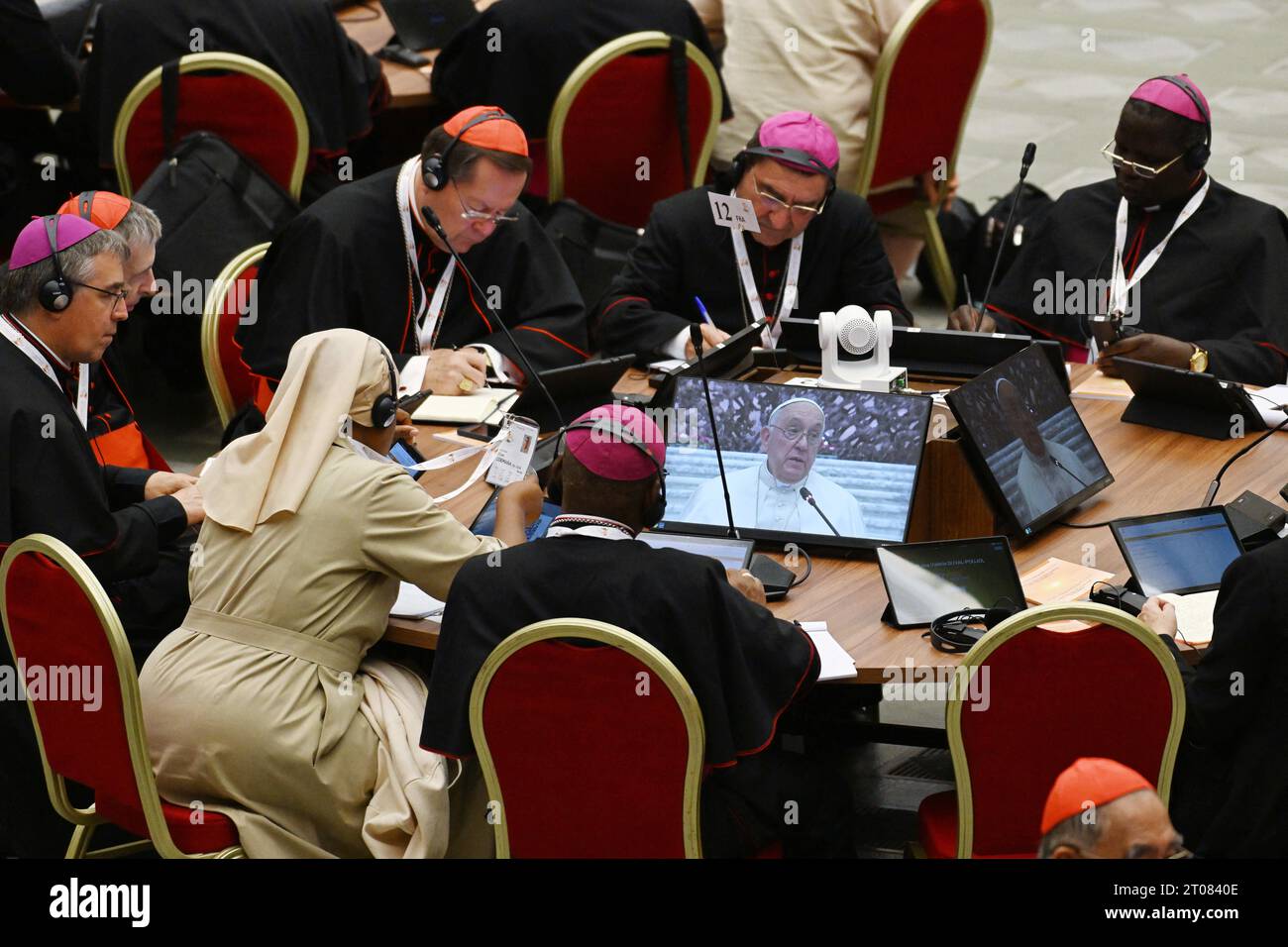 Pope Francis attends the Opening of the XVI Ordinary General Assembly ...