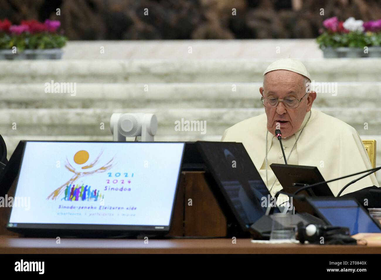 Pope Francis attends the Opening of the XVI Ordinary General Assembly ...