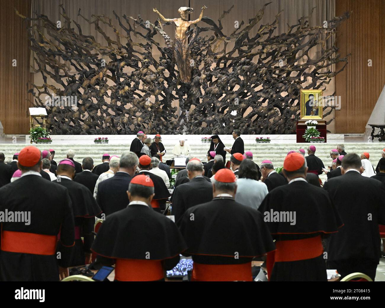 Pope Francis attends the Opening of the XVI Ordinary General Assembly ...