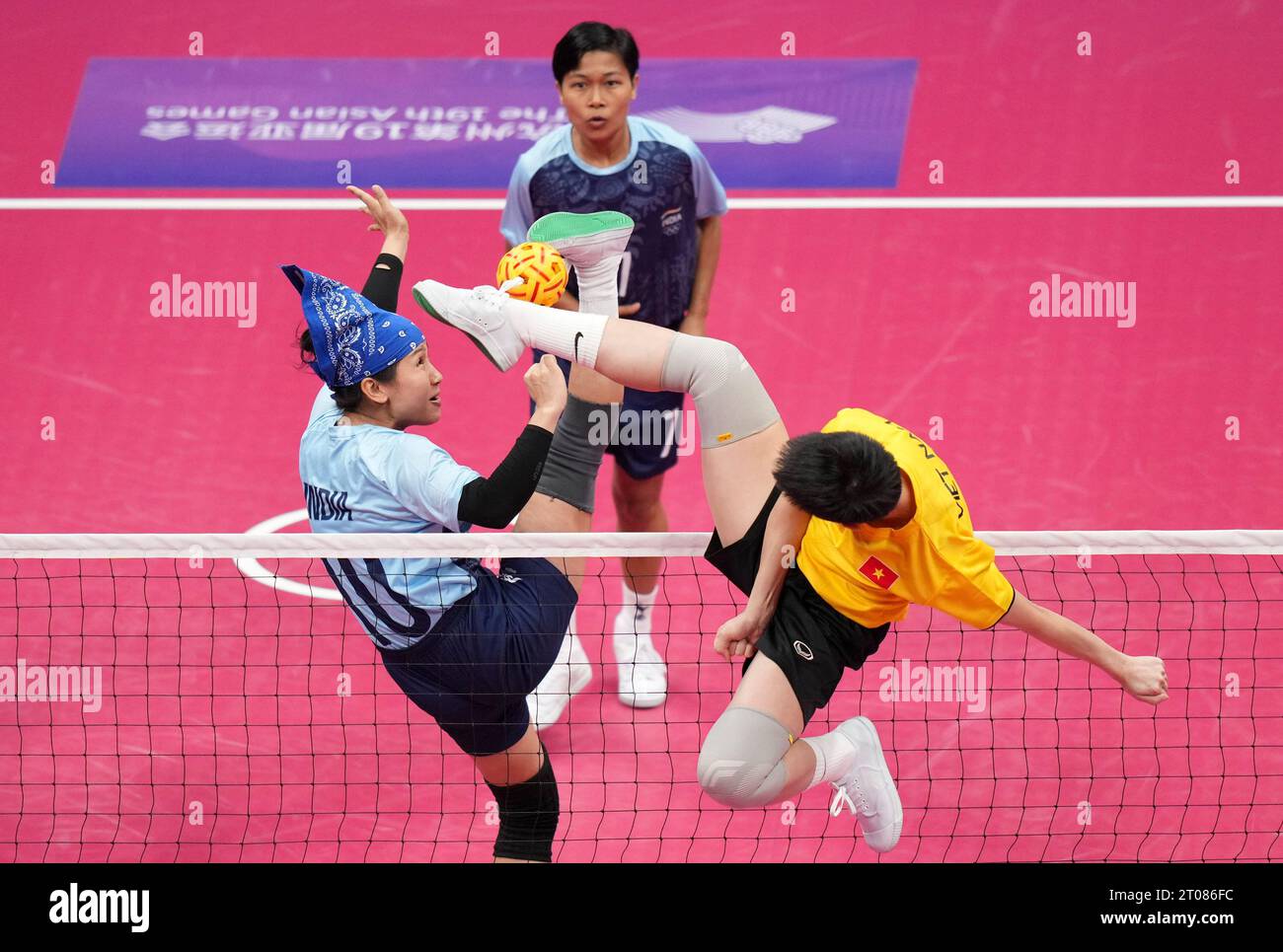 Yen r hi-res stock photography and images - Alamy