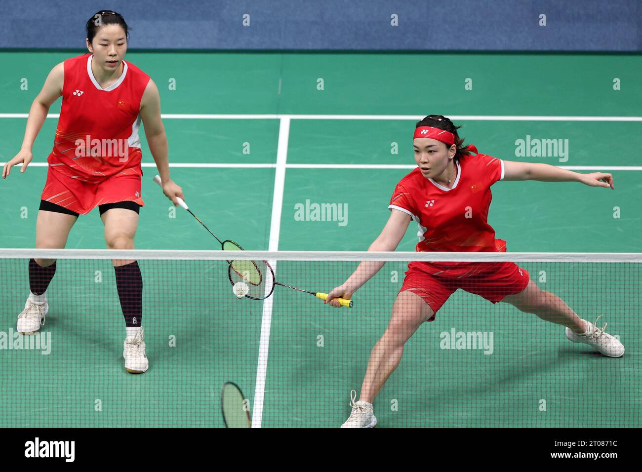 Hangzhou, China's Zhejiang Province. 5th Oct, 2023. Chen Qingchen (R)/Jia Yifan of China compete ...
