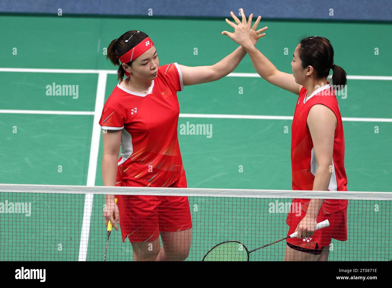 Hangzhou, China's Zhejiang Province. 5th Oct, 2023. Chen Qingchen (L)/Jia Yifan of China ...