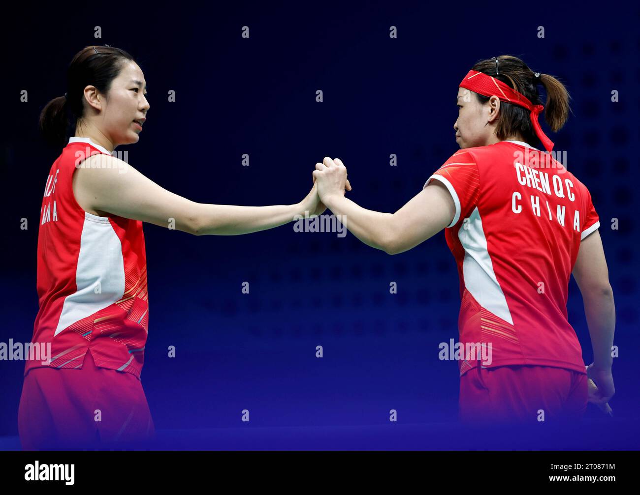 Hangzhou, China's Zhejiang Province. 5th Oct, 2023. Chen Qingchen (R ...