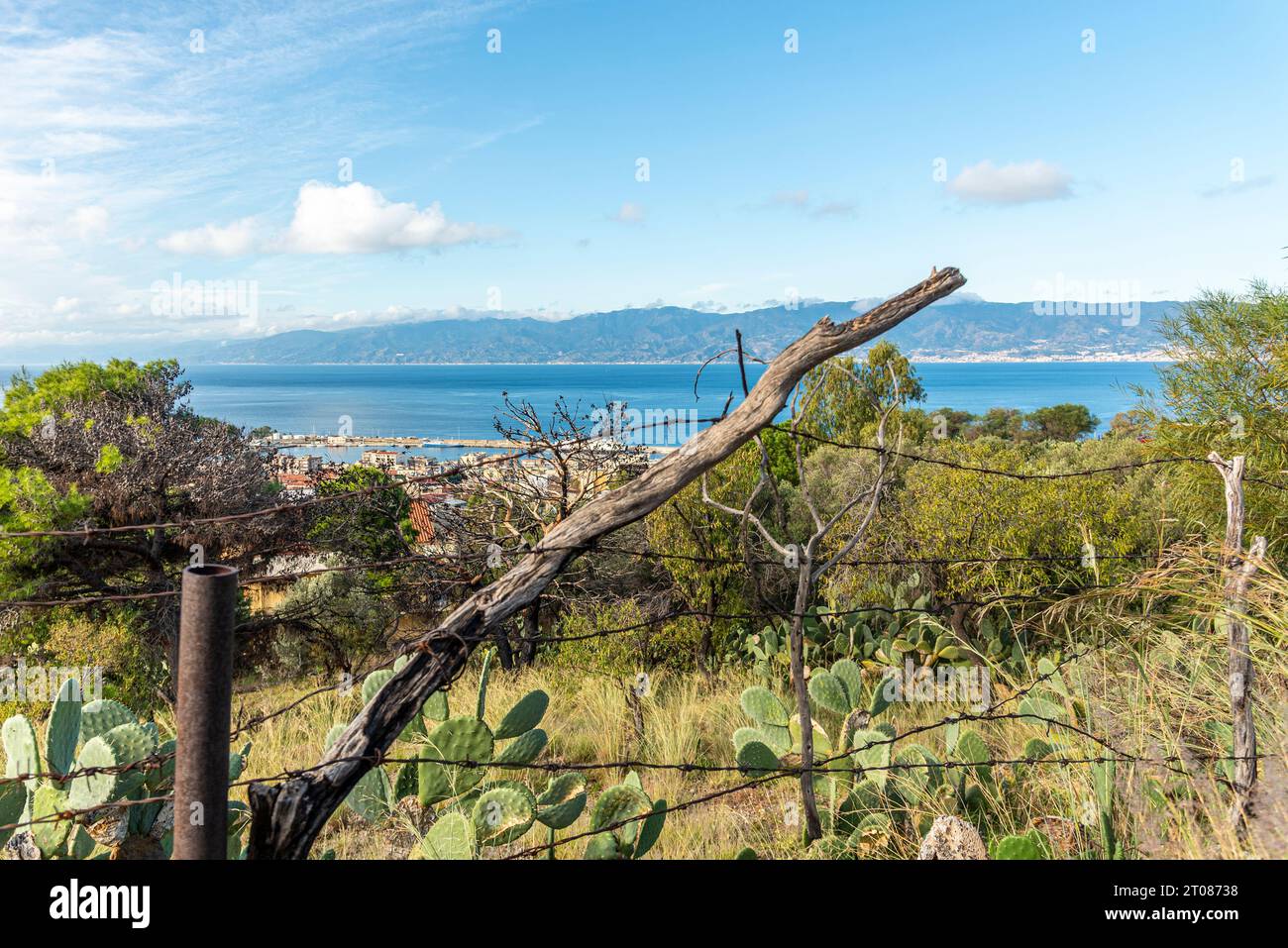 Stretto piano hi-res stock photography and images - Alamy