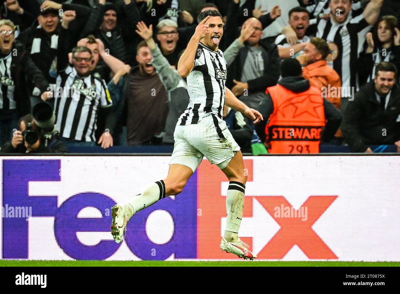 Schar newcastle paris goal hi-res stock photography and images - Alamy
