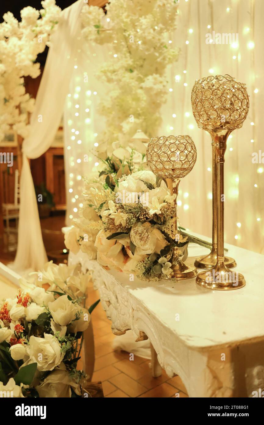 wedding set up setting white flowers Stock Photo - Alamy