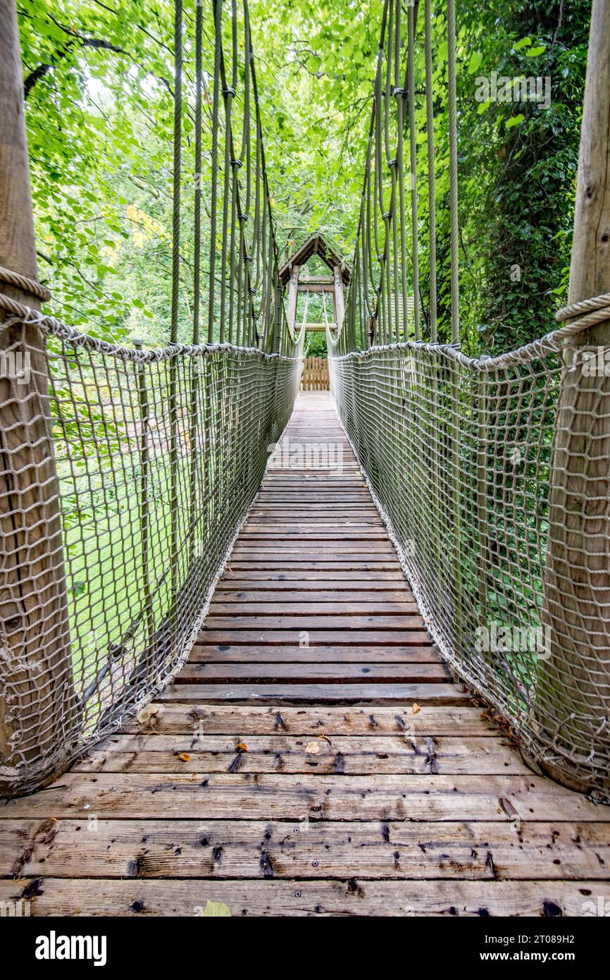 Rope suspension bridge at the Alnwick Garden Tree House in ...