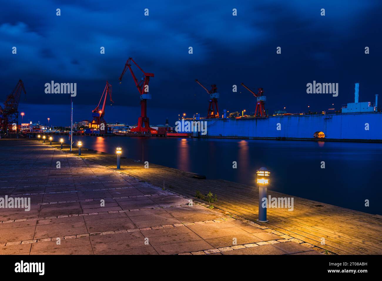 Illuminated sky and commercial sea hi-res stock photography and images ...