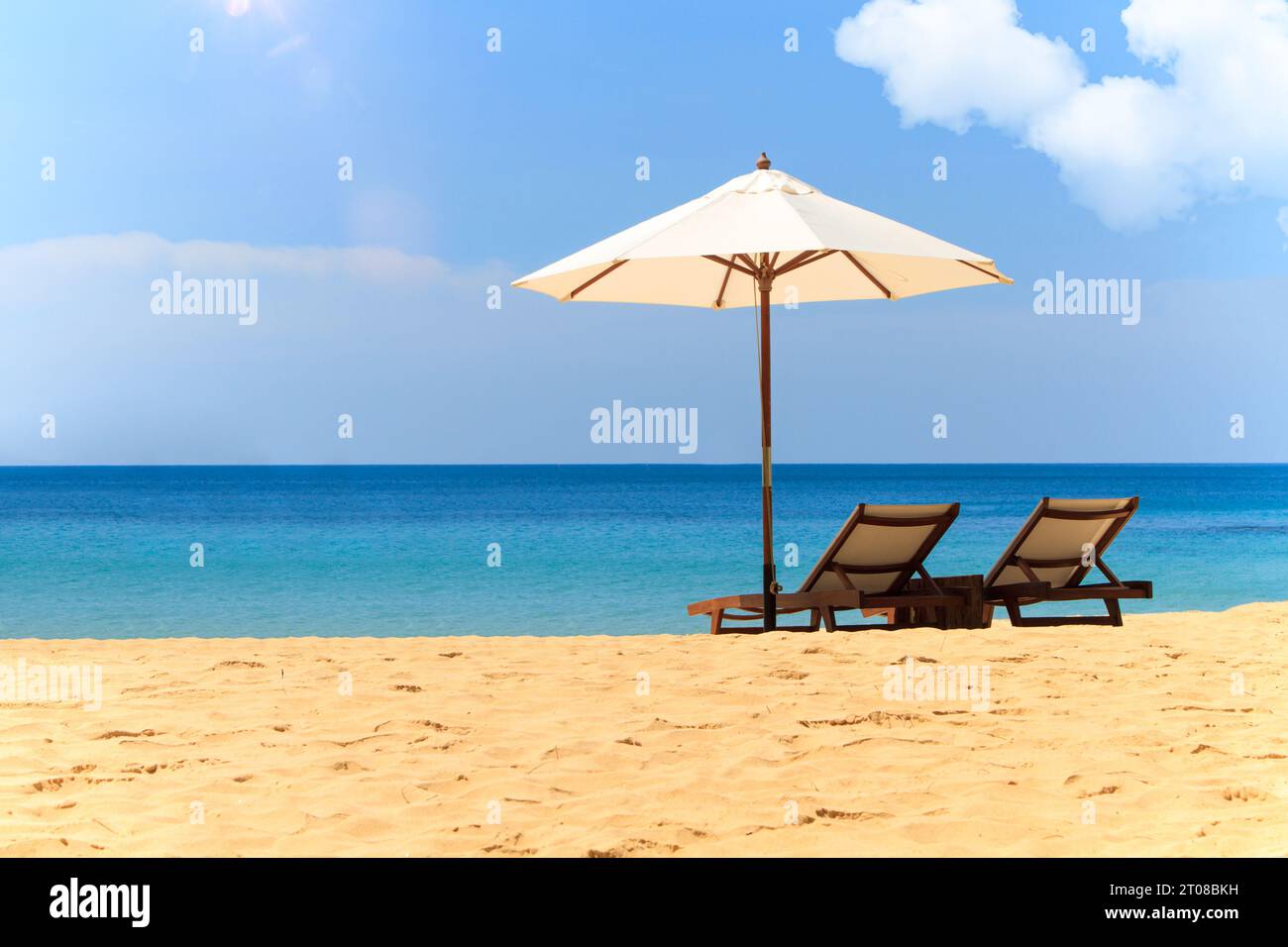 Summer beach chair Stock Photo - Alamy