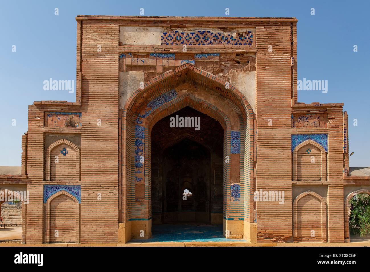 Beautiful mughal era carved sandstone tomb of Isa Khan Tarkhan II in ...