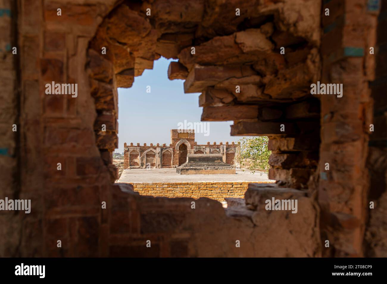 Beautiful mughal era carved sandstone tomb of Isa Khan Tarkhan II in ...