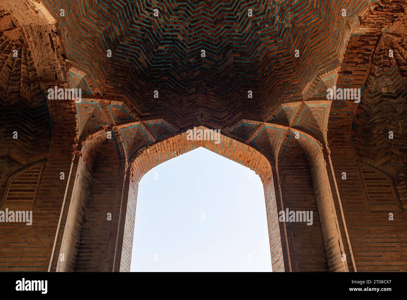 Beautiful mughal era carved sandstone tomb of Isa Khan Tarkhan II in ...