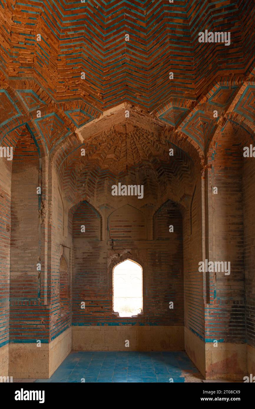 Beautiful mughal era carved sandstone tomb of Isa Khan Tarkhan II in ...