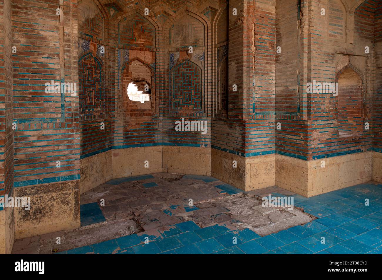Beautiful mughal era carved sandstone tomb of Isa Khan Tarkhan II in ...