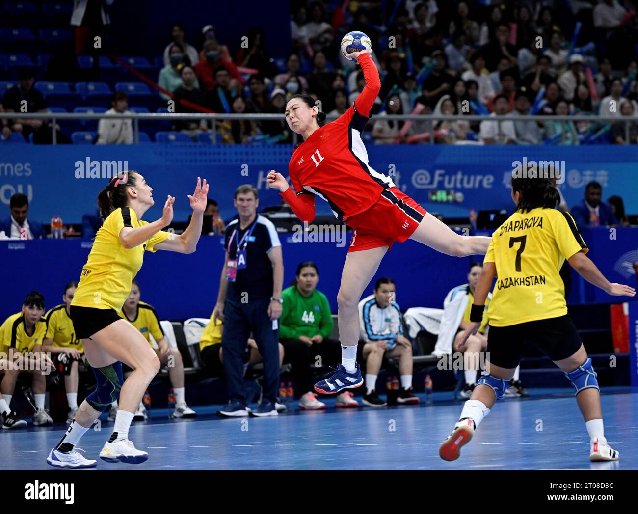 Hangzhou, China's Zhejiang Province. 5th Oct, 2023. Liu Chan (top) of ...