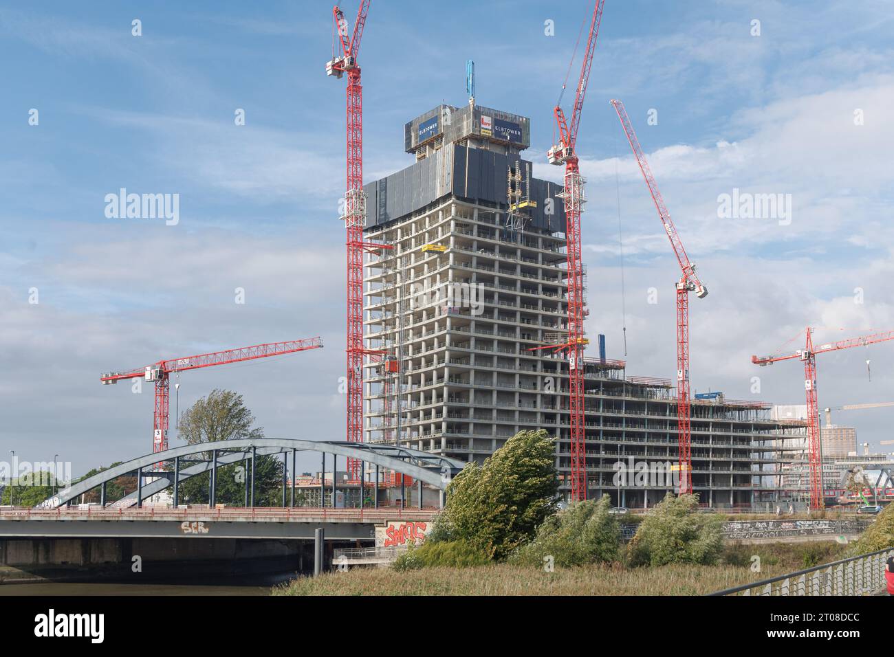 Hamburg, Germany. 04th Oct, 2023. View of the Elbtower construction ...