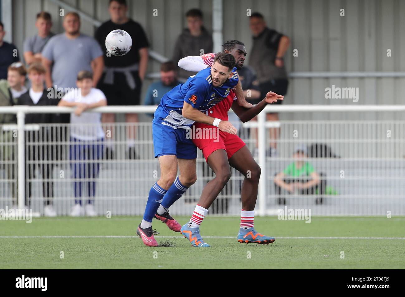 Charlee Hughes of Aveley and Toby Byron of Hornchurch during Aveley vs ...