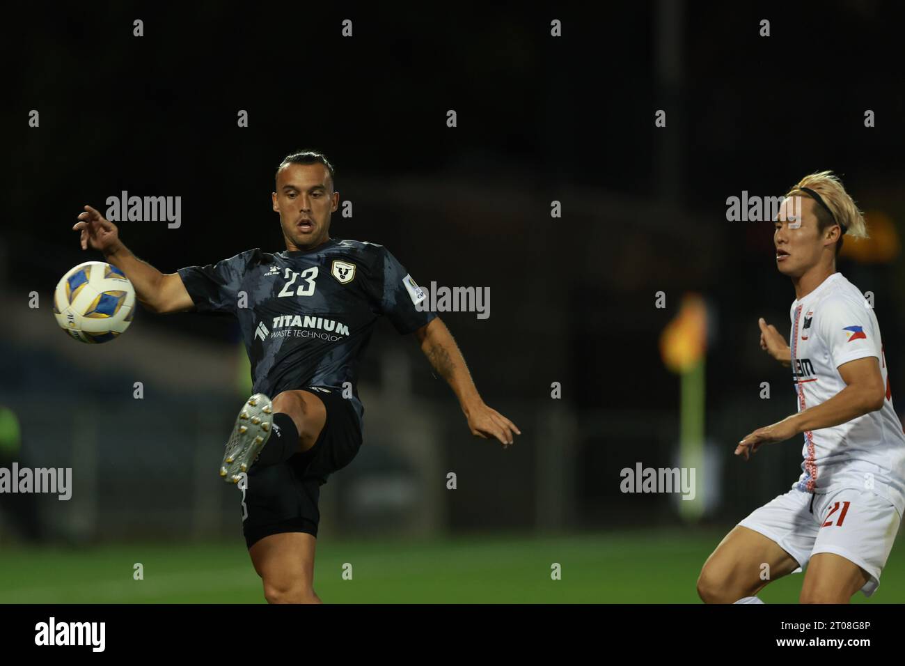 Sydney, Australia. 05th Oct, 2023. Clayton Lewis of the Bulls controls ...
