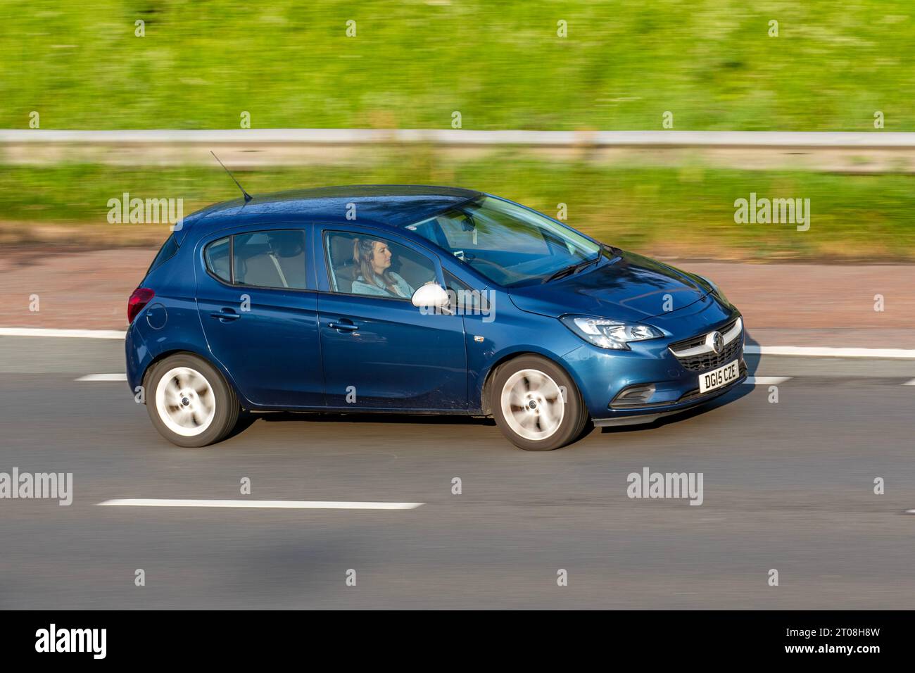 Side view vauxhall corsa ecoflex hi-res stock photography and images ...