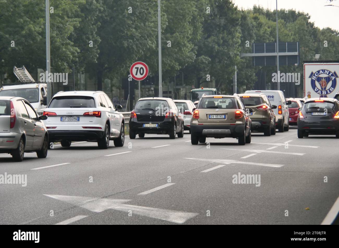 The continuously worsening traffic situation causes many ongoing ...