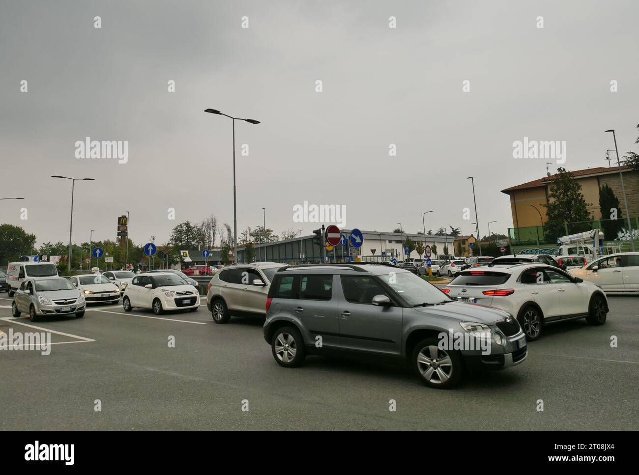 The continuously worsening traffic situation causes many ongoing ...