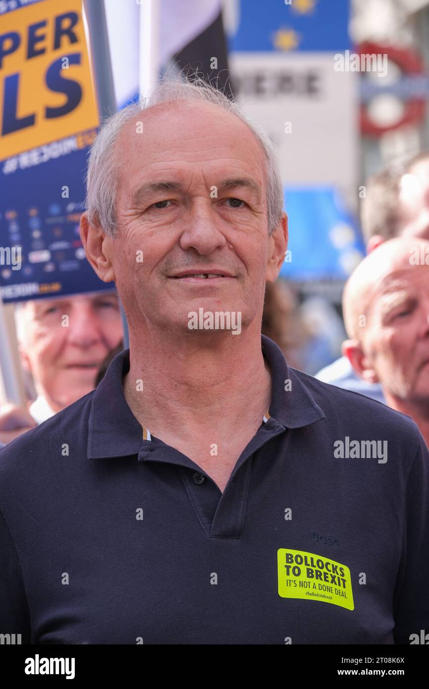 London, UK. 23rd September 2023. Pro-EU former MEP Richard Corbett sign ...