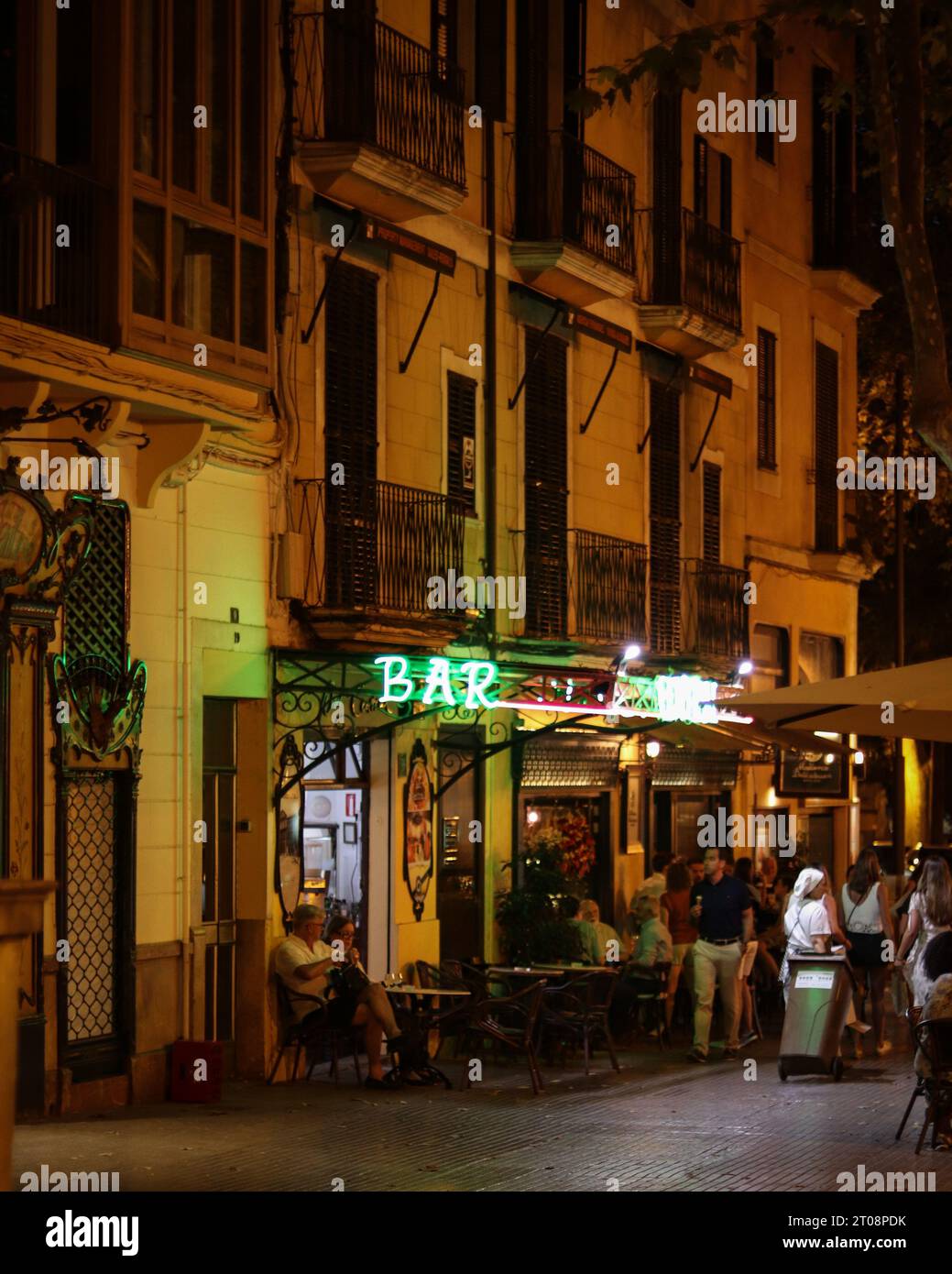 a bar on a busy street Stock Photo - Alamy