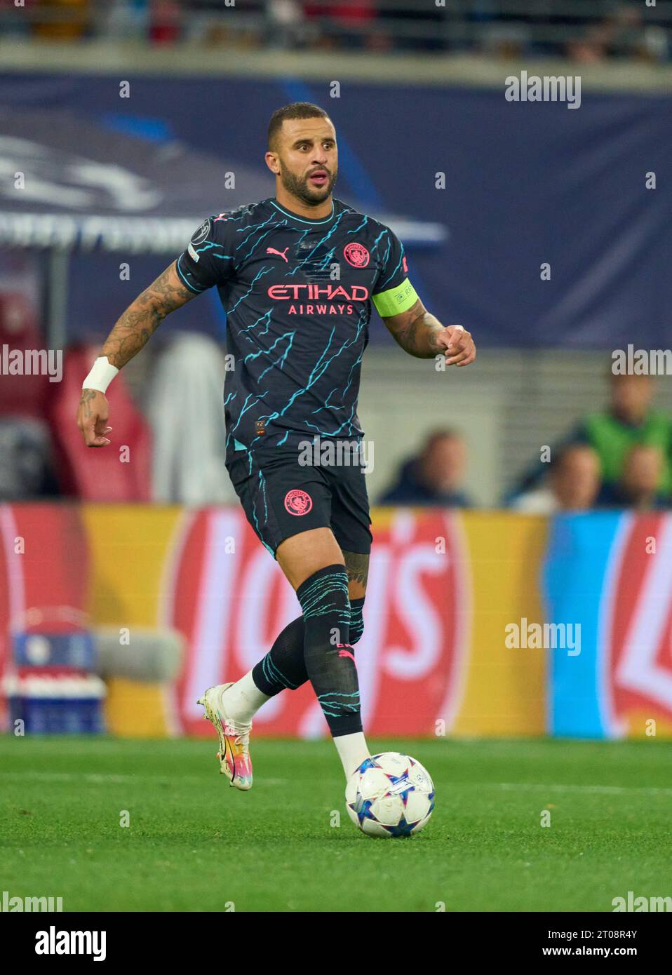 Kyle Walker, MANCITY 2 in the group G stage match RB LEIPZIG ...