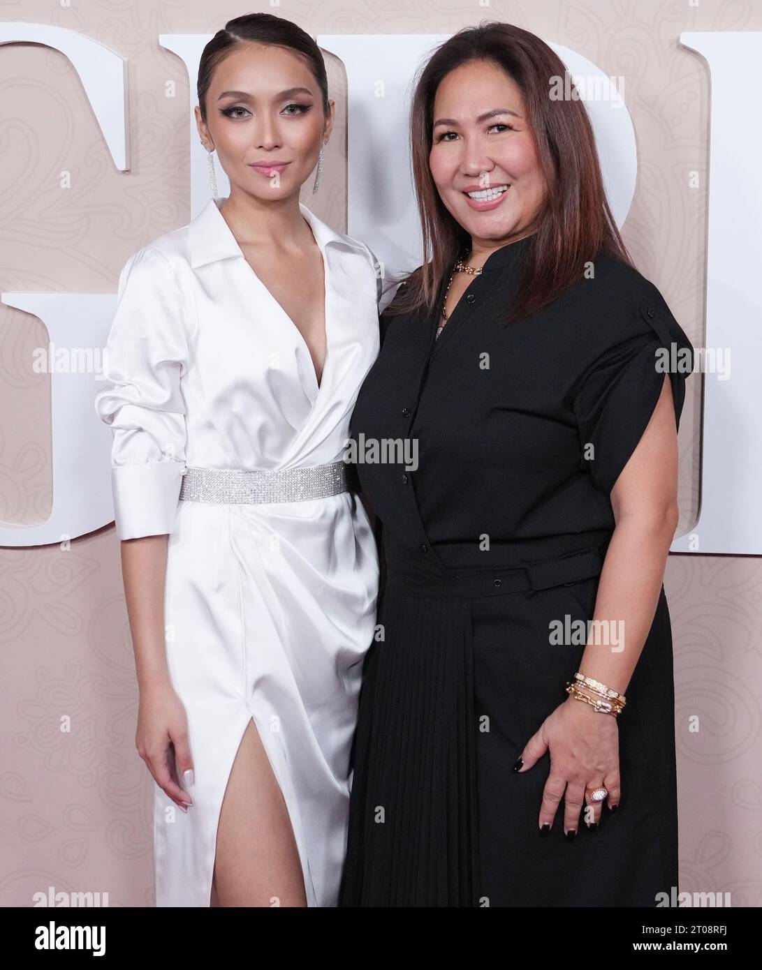 Los Angeles, USA. 04th Oct, 2023. (L-R) Kathryn Bernardo and Mom Luzviminda Bernardo at the ABS ...