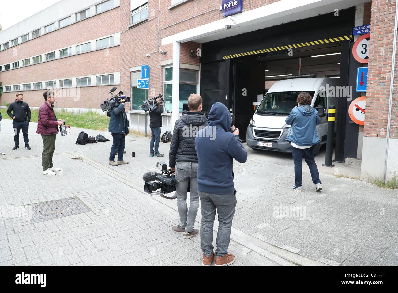 Gent, Belgium. 05th Oct, 2023. Illustration shows the pers waiting ...