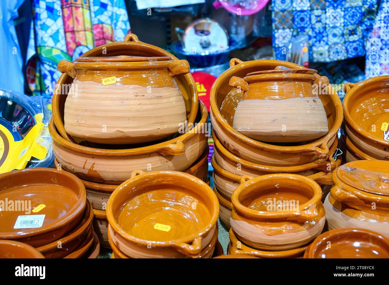 Portugal pottery souvenirs hi-res stock photography and images - Alamy